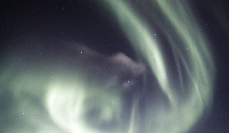 O „meduză spațială” a fost surprinsă pe cer. Ce au înregistrat camerele ...