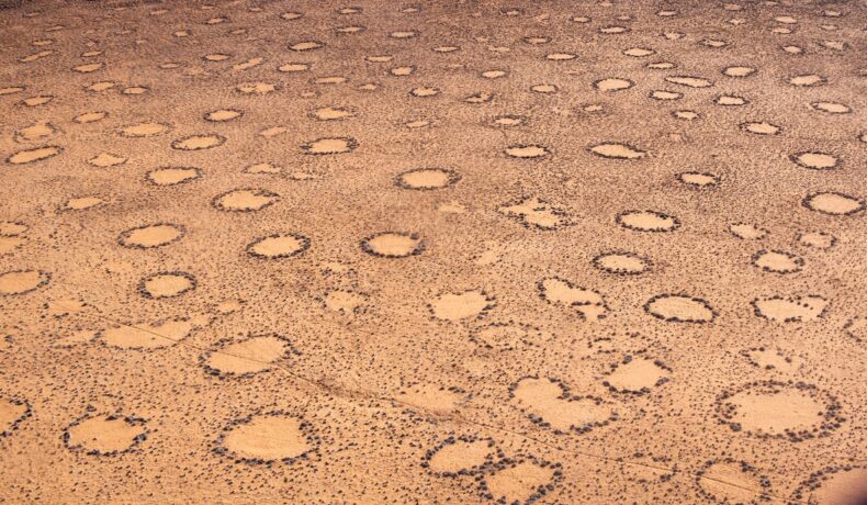 Sute de simboluri misterioase au fost găsite pe tot globul. Ce ar fi ...
